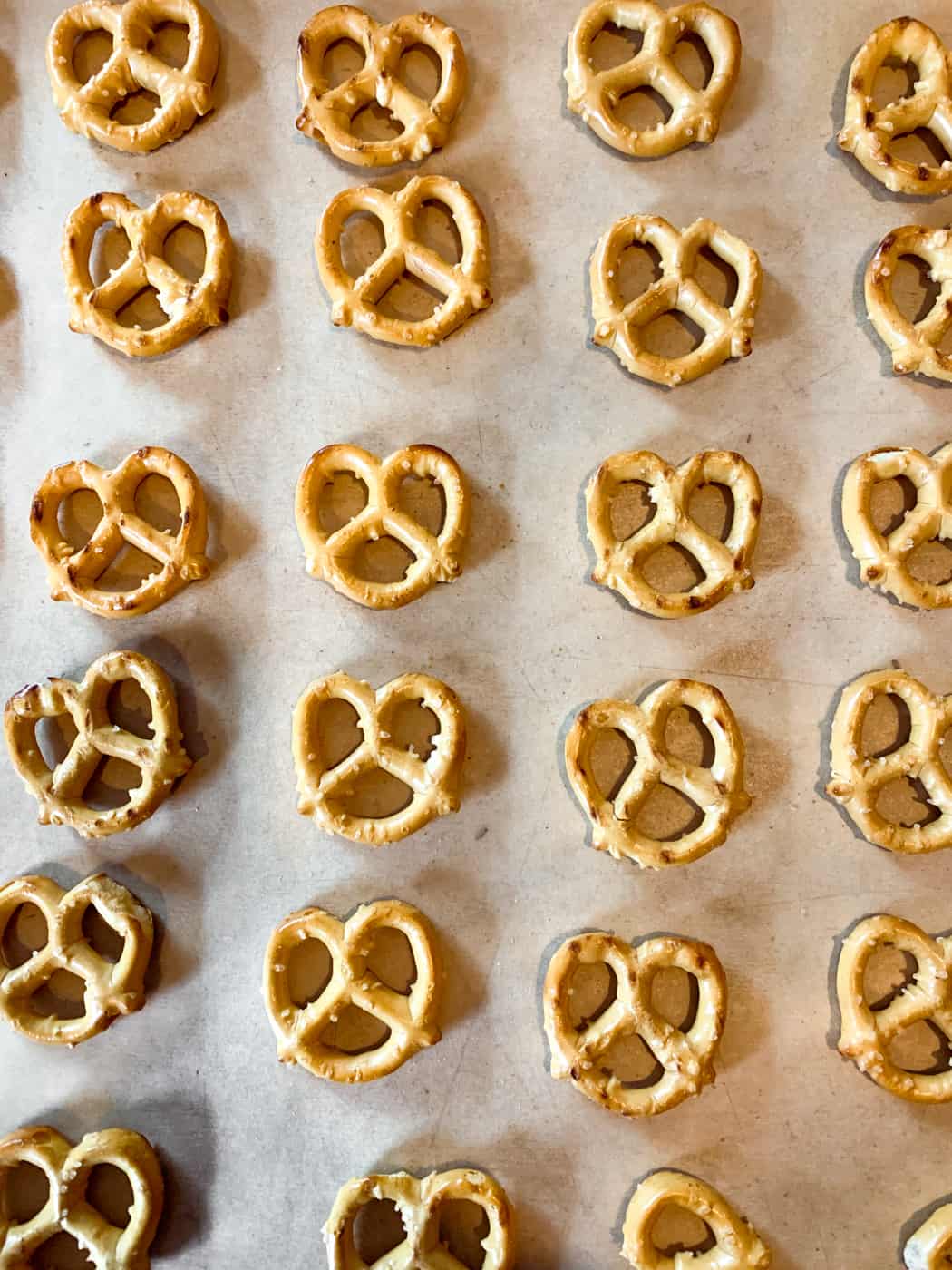 Peppermint Chocolate Covered Pretzels - Naturally Being Nat